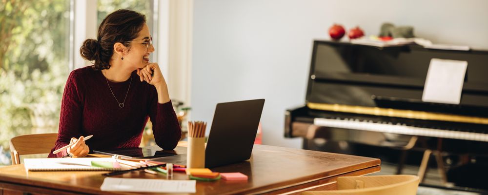 Woman graphic designer working from home - Premium Photo (41WO80 ...