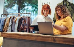 Computer Commerce Photos - Download 3803 Free Images - Noun Project