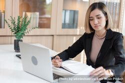 Woman taking notes in front of her laptop - Premium Photo (4AeaQ4 ...